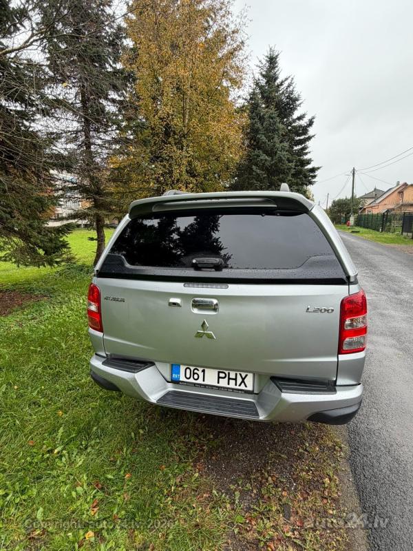 Grey Mitsubishi l-200 2019 in Narva, with an engine capacity of 2.40 L and mileage of 79 thousand km for 25990 €, photo 7 on AUTOMOTO.COM.LV