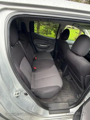 Pelēks Mitsubishi l-200 2019 Narva, ar dzinēja tilpumu 2.40 L un nobraukumu 79 tūkst. km par 25990 €, foto 13 vietnē AUTOMOTO.COM.LV