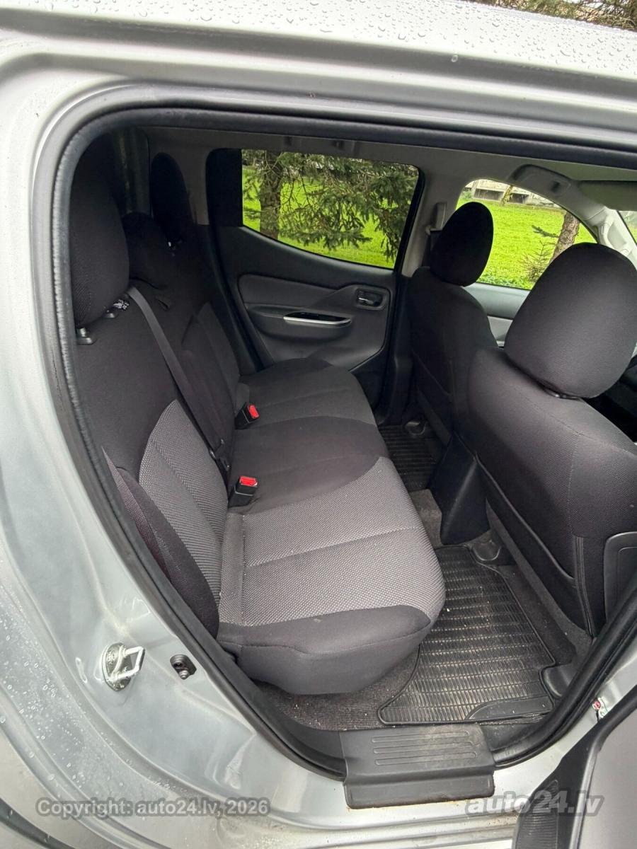 Pelēks Mitsubishi l-200 2019 Narva, ar dzinēja tilpumu 2.40 L un nobraukumu 79 tūkst. km par 25990 €, foto 13 vietnē AUTOMOTO.COM.LV