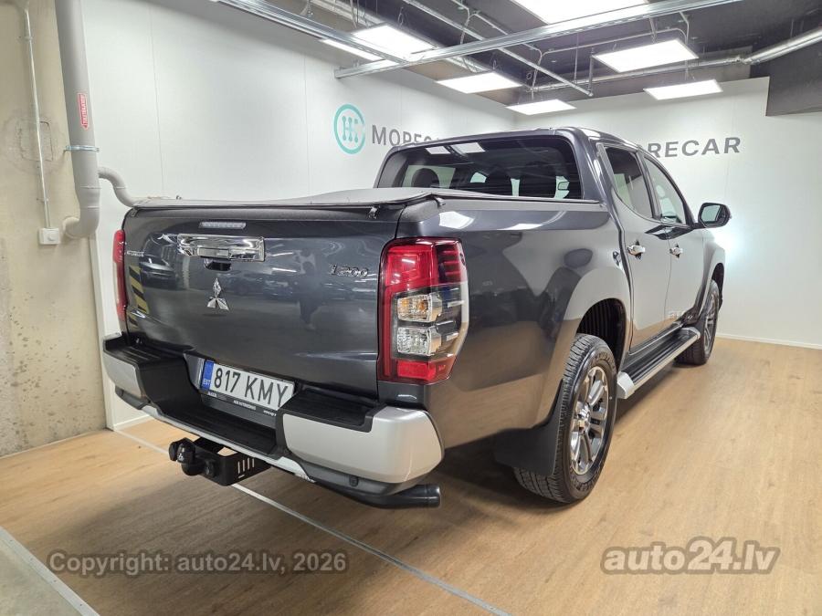 Grey Mitsubishi l-200 2021 in Tallinn, with an engine capacity of 2.30 L and mileage of 117 thousand km for 27900 €, photo 7 on AUTOMOTO.COM.LV