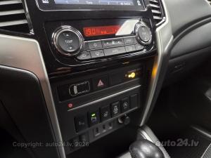Grey Mitsubishi l-200 2021 in Tallinn, with an engine capacity of 2.30 L and mileage of 117 thousand km for 27900 €, photo 12 on AUTOMOTO.COM.LV