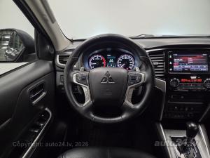 Grey Mitsubishi l-200 2021 in Tallinn, with an engine capacity of 2.30 L and mileage of 117 thousand km for 27900 €, photo 15 on AUTOMOTO.COM.LV