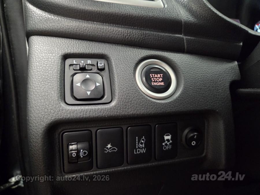 Grey Mitsubishi l-200 2021 in Tallinn, with an engine capacity of 2.30 L and mileage of 117 thousand km for 27900 €, photo 17 on AUTOMOTO.COM.LV