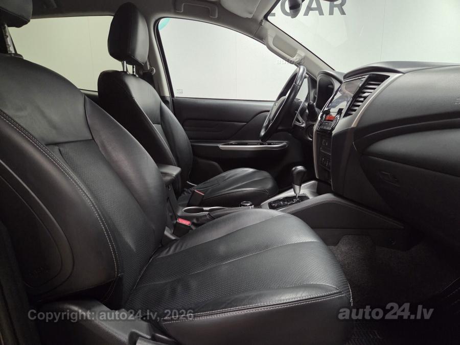 Grey Mitsubishi l-200 2021 in Tallinn, with an engine capacity of 2.30 L and mileage of 117 thousand km for 27900 €, photo 19 on AUTOMOTO.COM.LV
