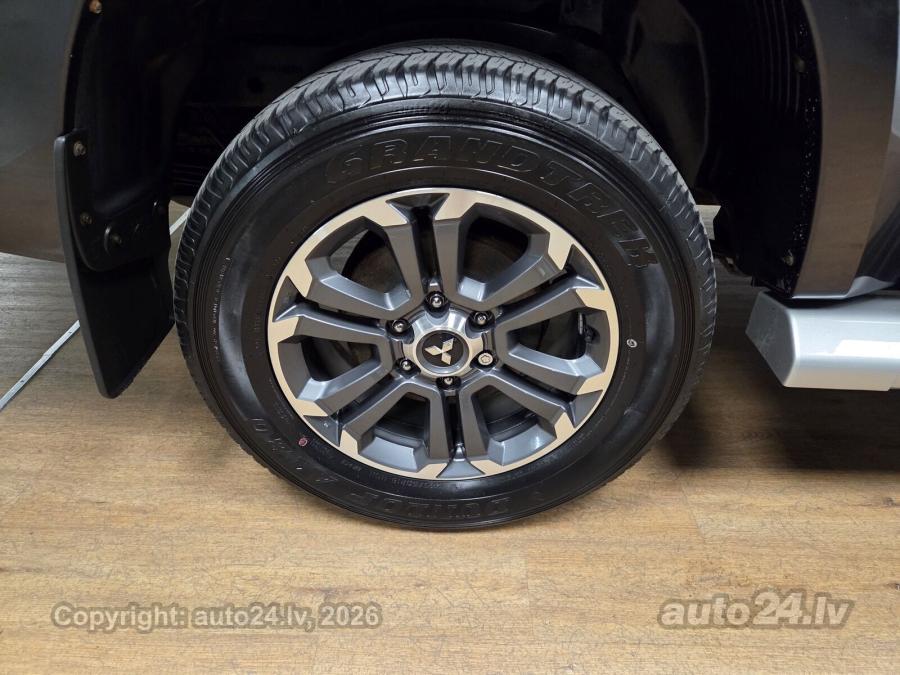 Grey Mitsubishi l-200 2021 in Tallinn, with an engine capacity of 2.30 L and mileage of 117 thousand km for 27900 €, photo 23 on AUTOMOTO.COM.LV