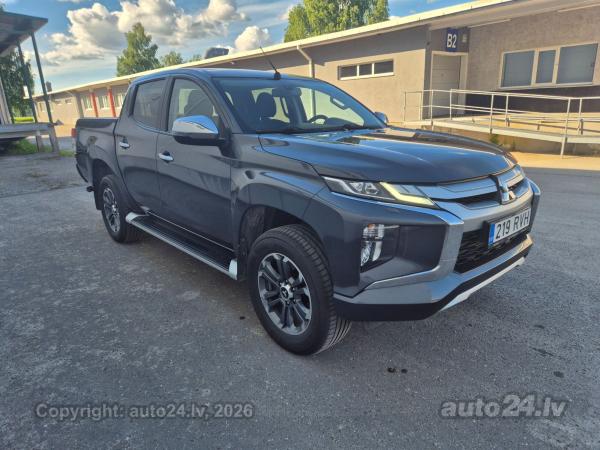 Pelēks Mitsubishi l-200 2022 Pērnava, ar dzinēja tilpumu 2.30 L un nobraukumu 123 tūkst. km par 29500 €, foto 3 vietnē AUTOMOTO.COM.LV