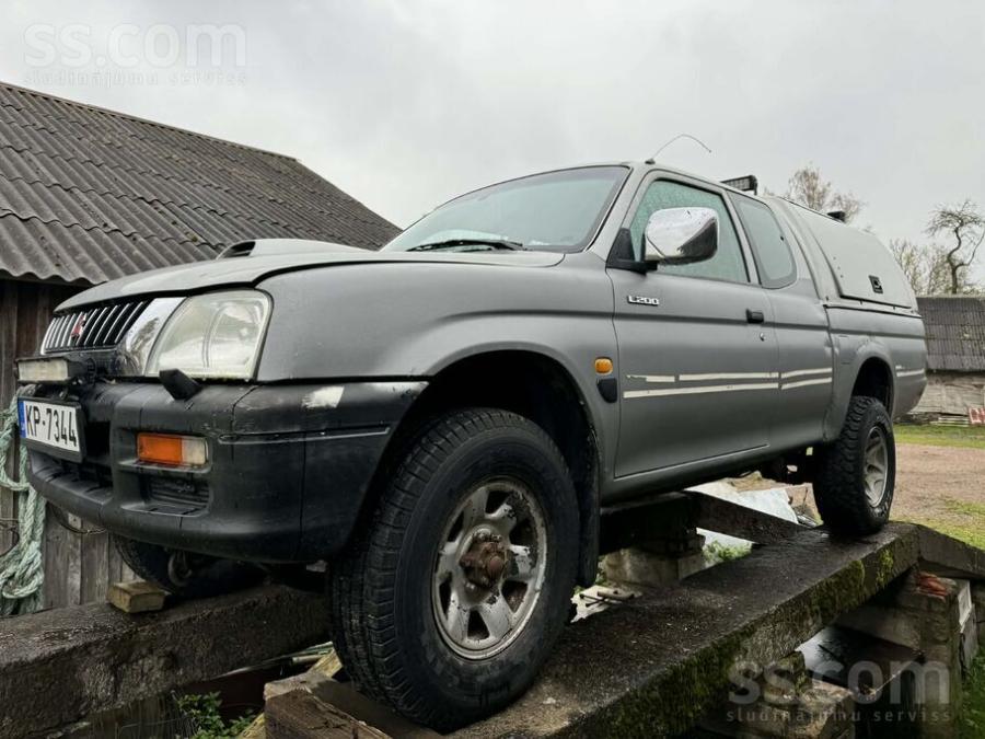 Grey Mitsubishi l-200 2001 in Liepaja, with an engine capacity of 2.50 L and mileage of 270 thousand km for 2500 €, photo 1 on AUTOMOTO.COM.LV