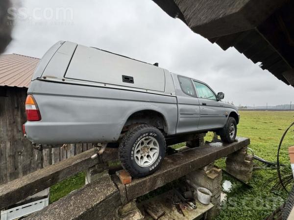 Grey Mitsubishi l-200 2001 in Liepaja, with an engine capacity of 2.50 L and mileage of 270 thousand km for 2500 €, photo 4 on AUTOMOTO.COM.LV