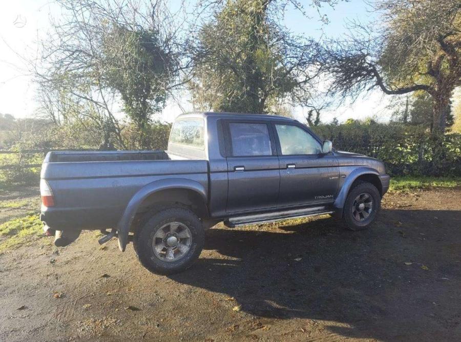 Grey Mitsubishi l-200 2005 in Raseiniai, with an engine capacity of 2.48 L and mileage of 170 thousand km for 2800 €, photo 3 on AUTOMOTO.COM.LV