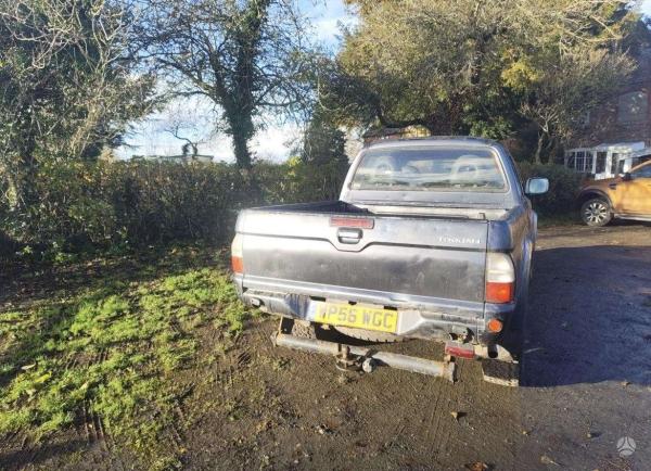 Grey Mitsubishi l-200 2005 in Raseiniai, with an engine capacity of 2.48 L and mileage of 170 thousand km for 2800 €, photo 4 on AUTOMOTO.COM.LV