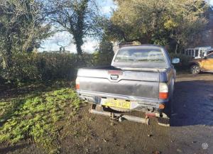 Grey Mitsubishi l-200 2005 in Raseiniai, with an engine capacity of 2.48 L and mileage of 170 thousand km for 2800 €, photo 4 on AUTOMOTO.COM.LV