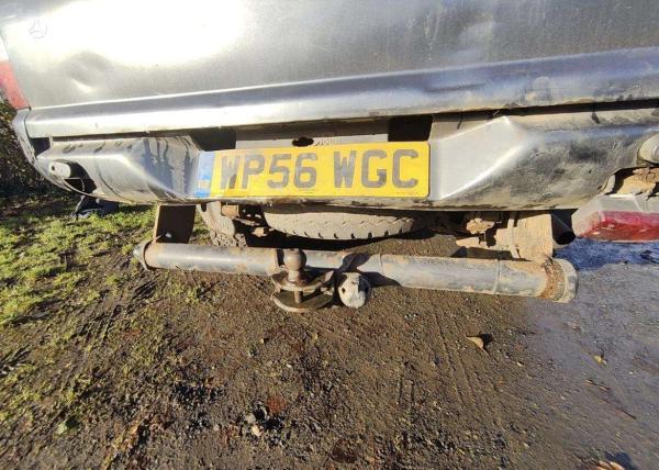 Grey Mitsubishi l-200 2005 in Raseiniai, with an engine capacity of 2.48 L and mileage of 170 thousand km for 2800 €, photo 8 on AUTOMOTO.COM.LV