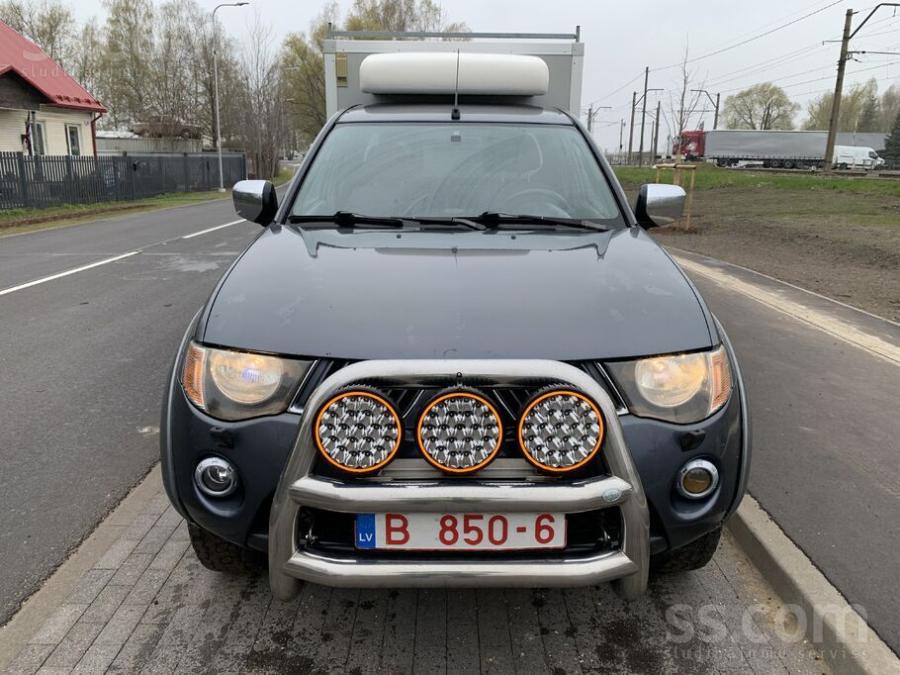 Серый Мицубиси Л 200 2006 в Рига, объемом двигателя 2.50 л и пробегом 366 тыс. км за 4900 €, фото 3 на AUTOMOTO.COM.LV
