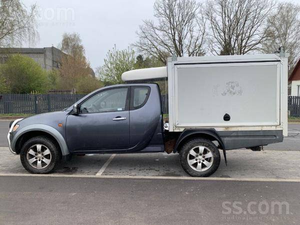 Pelēks Mitsubishi l-200 2006 Rīga, ar dzinēja tilpumu 2.50 L un nobraukumu 366 tūkst. km par 4900 €, foto 5 vietnē AUTOMOTO.COM.LV