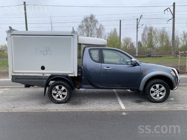 Pelēks Mitsubishi l-200 2006 Rīga, ar dzinēja tilpumu 2.50 L un nobraukumu 366 tūkst. km par 4900 €, foto 4 vietnē AUTOMOTO.COM.LV