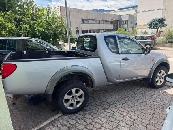 Grey Mitsubishi l-200 2006 in Kaunas, with an engine capacity of 2.50 L and mileage of 91 thousand km for 8500 €, photo 2 on AUTOMOTO.COM.LV