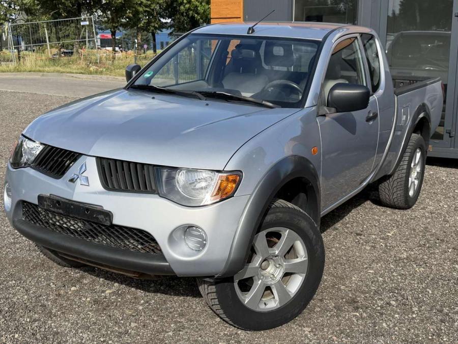 Pelēks Mitsubishi l-200 2006 Kauņa, ar dzinēja tilpumu 2.50 L un nobraukumu 92 tūkst. km par 7500 €, foto 3 vietnē AUTOMOTO.COM.LV