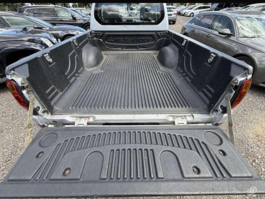 Pelēks Mitsubishi l-200 2006 Kauņa, ar dzinēja tilpumu 2.50 L un nobraukumu 92 tūkst. km par 7500 €, foto 7 vietnē AUTOMOTO.COM.LV
