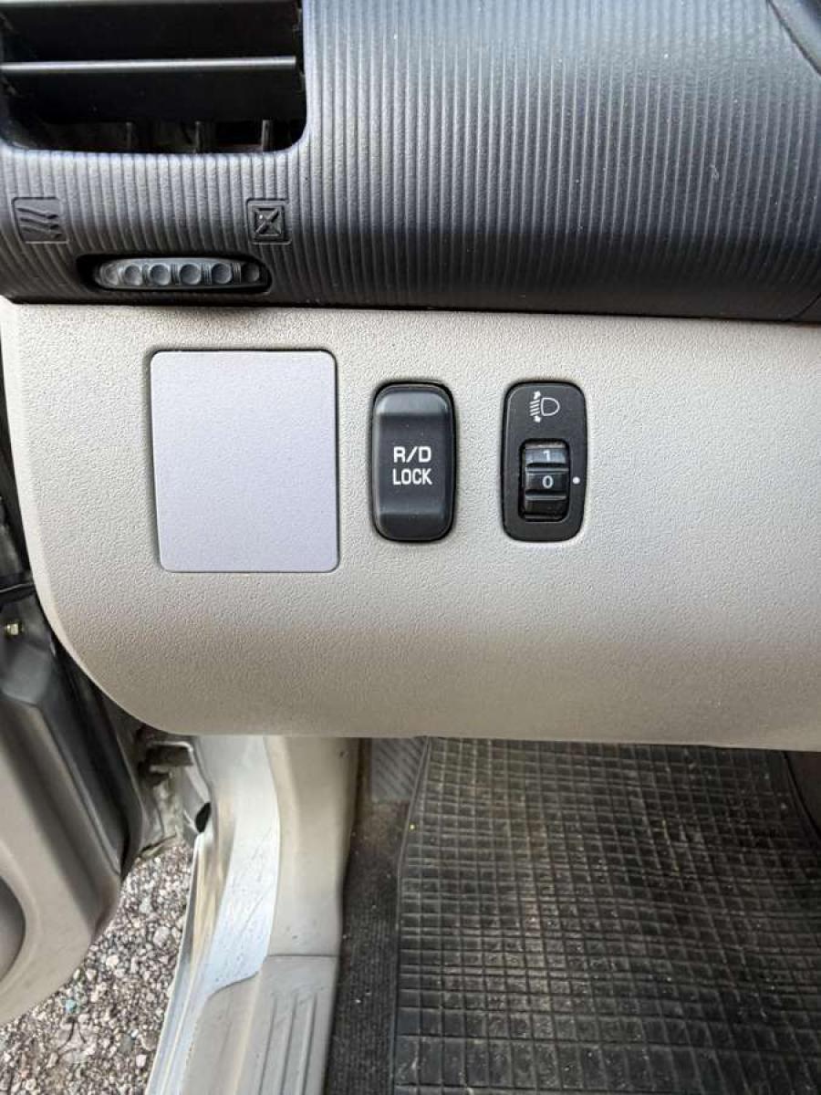 Pelēks Mitsubishi l-200 2006 Kauņa, ar dzinēja tilpumu 2.50 L un nobraukumu 92 tūkst. km par 7500 €, foto 36 vietnē AUTOMOTO.COM.LV