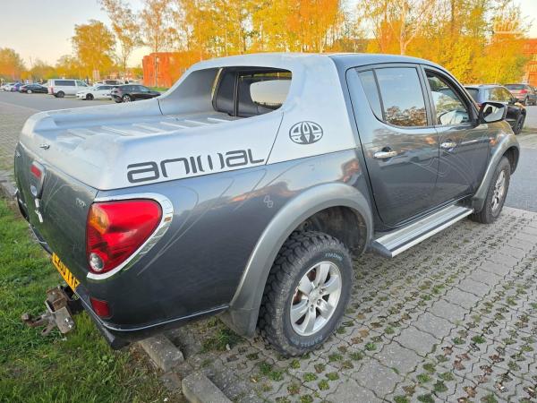 Pelēks Mitsubishi l-200 2007 Telšiai, ar dzinēja tilpumu 2.50 L un nobraukumu 145 tūkst. km par 4900 €, foto 1 vietnē AUTOMOTO.COM.LV