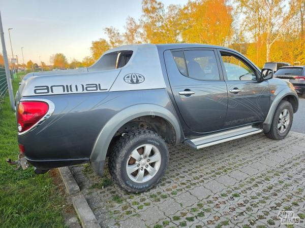 Pelēks Mitsubishi l-200 2007 Telšiai, ar dzinēja tilpumu 2.50 L un nobraukumu 145 tūkst. km par 4900 €, foto 4 vietnē AUTOMOTO.COM.LV