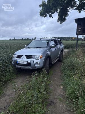Pelēks Mitsubishi l-200 2007 Naujoji Akmenė, ar dzinēja tilpumu 2.50 L un nobraukumu 244 tūkst. km par 7500 €, foto 1 vietnē AUTOMOTO.COM.LV