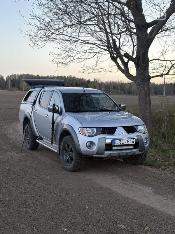 Pelēks Mitsubishi l-200 2007 Naujoji Akmenė, ar dzinēja tilpumu 2.50 L un nobraukumu 244 tūkst. km par 7500 €, foto 8 vietnē AUTOMOTO.COM.LV