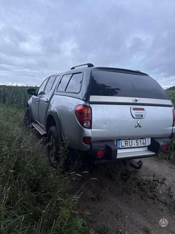 Pelēks Mitsubishi l-200 2007 Naujoji Akmenė, ar dzinēja tilpumu 2.48 L un nobraukumu 240 tūkst. km par 7500 €, foto 2 vietnē AUTOMOTO.COM.LV