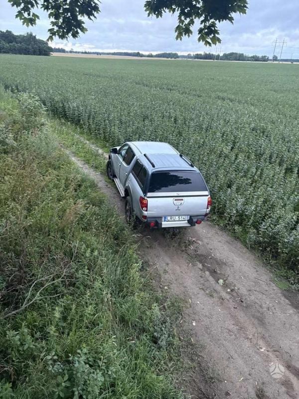 Pelēks Mitsubishi l-200 2007 Naujoji Akmenė, ar dzinēja tilpumu 2.48 L un nobraukumu 240 tūkst. km par 7500 €, foto 4 vietnē AUTOMOTO.COM.LV