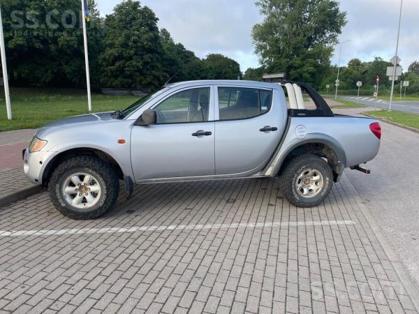 Grey Mitsubishi l-200 2007 in Liepaja, with an engine capacity of 2.40 L and mileage of 296 thousand km for 7000 €, photo 3 on AUTOMOTO.COM.LV