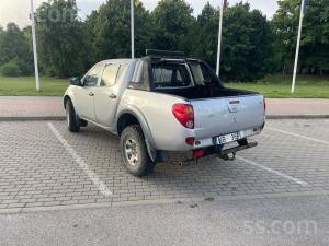 Grey Mitsubishi l-200 2007 in Liepaja, with an engine capacity of 2.40 L and mileage of 296 thousand km for 7000 €, photo 4 on AUTOMOTO.COM.LV