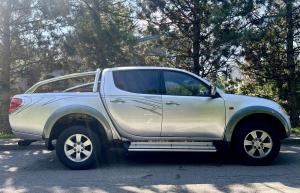 Pelēks Mitsubishi l-200 2007 Šauļi, ar dzinēja tilpumu 2.48 L un nobraukumu 151 tūkst. km par 4850 €, foto 5 vietnē AUTOMOTO.COM.LV