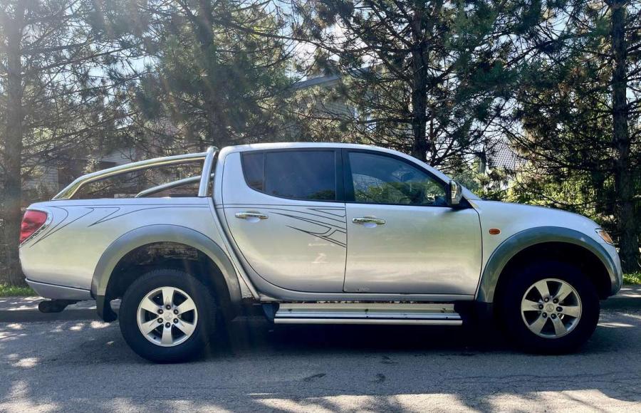Pelēks Mitsubishi l-200 2007 Šauļi, ar dzinēja tilpumu 2.48 L un nobraukumu 151 tūkst. km par 4850 €, foto 5 vietnē AUTOMOTO.COM.LV