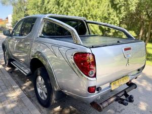 Pelēks Mitsubishi l-200 2007 Šauļi, ar dzinēja tilpumu 2.48 L un nobraukumu 151 tūkst. km par 4850 €, foto 9 vietnē AUTOMOTO.COM.LV