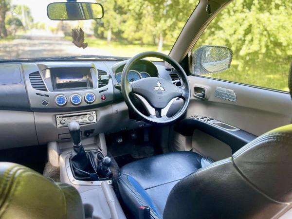 Mitsubishi l-200 2007 Šauļi vietnē Pelēks Mitsubishi l-200 2007 Šauļi, ar dzinēja tilpumu 2.48 L un nobraukumu 151 tūkst. km par 4850 €, foto 10 vietnē AUTOMOTO.COM.LV