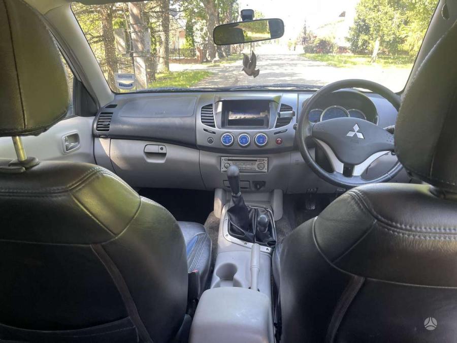 Pelēks Mitsubishi l-200 2007 Šauļi, ar dzinēja tilpumu 2.48 L un nobraukumu 151 tūkst. km par 4850 €, foto 12 vietnē AUTOMOTO.COM.LV