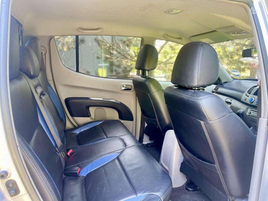 Pelēks Mitsubishi l-200 2007 Šauļi, ar dzinēja tilpumu 2.48 L un nobraukumu 151 tūkst. km par 4850 €, foto 14 vietnē AUTOMOTO.COM.LV