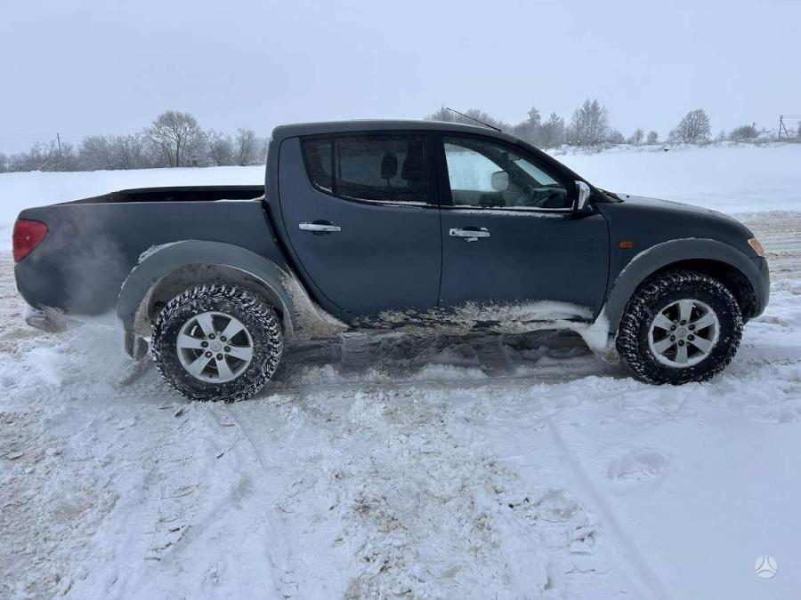 Pelēks Mitsubishi l-200 2008 Raseiniai, ar dzinēja tilpumu 2.48 L un nobraukumu 230 tūkst. km par 4800 €, foto 7 vietnē AUTOMOTO.COM.LV