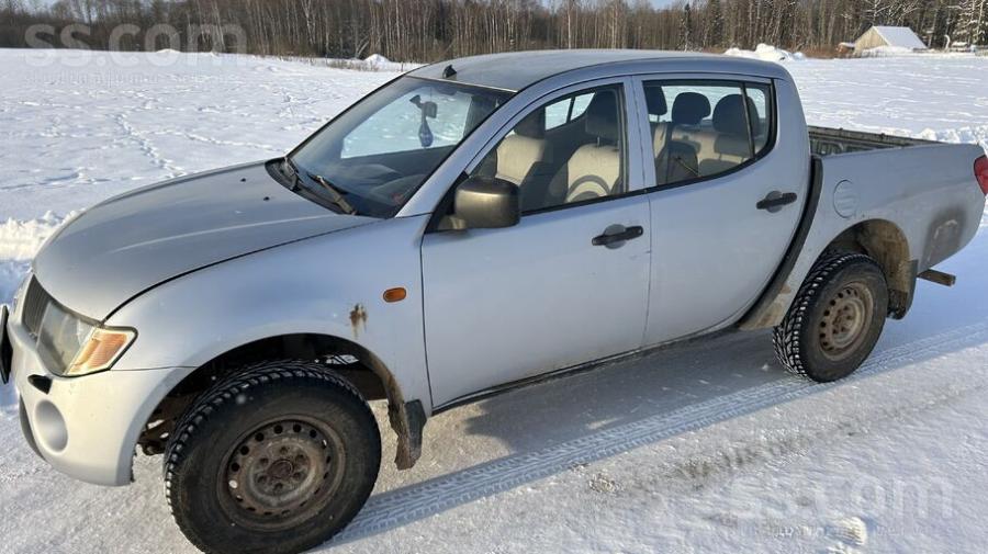 Pelēks Mitsubishi l-200 2008 Krāslava, ar dzinēja tilpumu 2.50 L un nobraukumu 385 tūkst. km par 5300 €, foto 3 vietnē AUTOMOTO.COM.LV