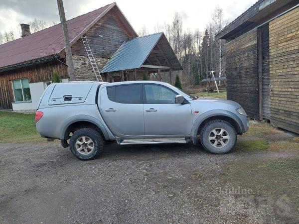 Grey Mitsubishi l-200 2009 in Rakvere, with an engine capacity of 2.48 L and mileage of 326 thousand km for 8500 €, photo 1 on AUTOMOTO.COM.LV