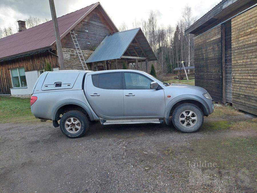 Grey Mitsubishi l-200 2009 in Rakvere, with an engine capacity of 2.48 L and mileage of 326 thousand km for 8500 €, photo 1 on AUTOMOTO.COM.LV