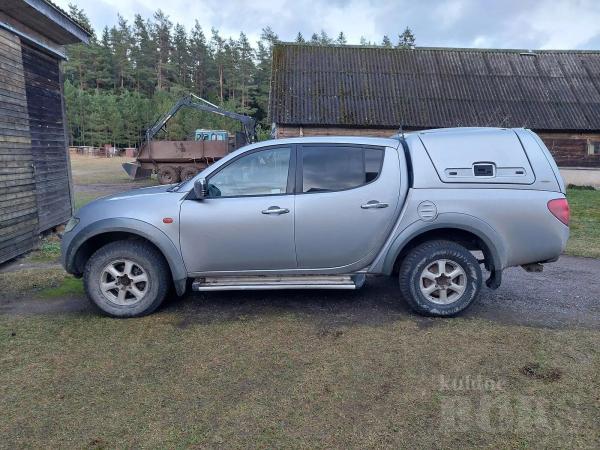 Grey Mitsubishi l-200 2009 in Rakvere, with an engine capacity of 2.48 L and mileage of 326 thousand km for 8500 €, photo 2 on AUTOMOTO.COM.LV
