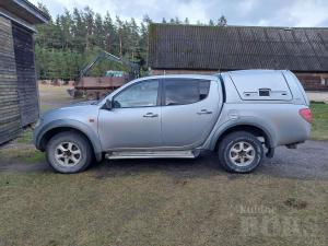 Grey Mitsubishi l-200 2009 in Rakvere, with an engine capacity of 2.48 L and mileage of 326 thousand km for 8500 €, photo 2 on AUTOMOTO.COM.LV