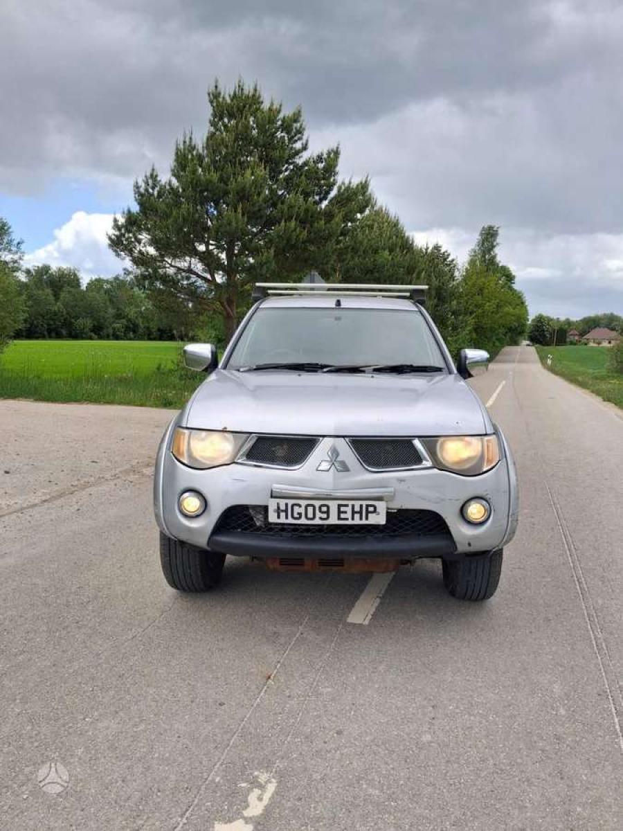 Grey Mitsubishi l-200 2009 in Siauliai, with an engine capacity of 2.48 L and mileage of 191 thousand km for 2700 €, photo 1 on AUTOMOTO.COM.LV