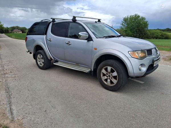 Grey Mitsubishi l-200 2009 in Siauliai, with an engine capacity of 2.48 L and mileage of 191 thousand km for 2700 €, photo 2 on AUTOMOTO.COM.LV