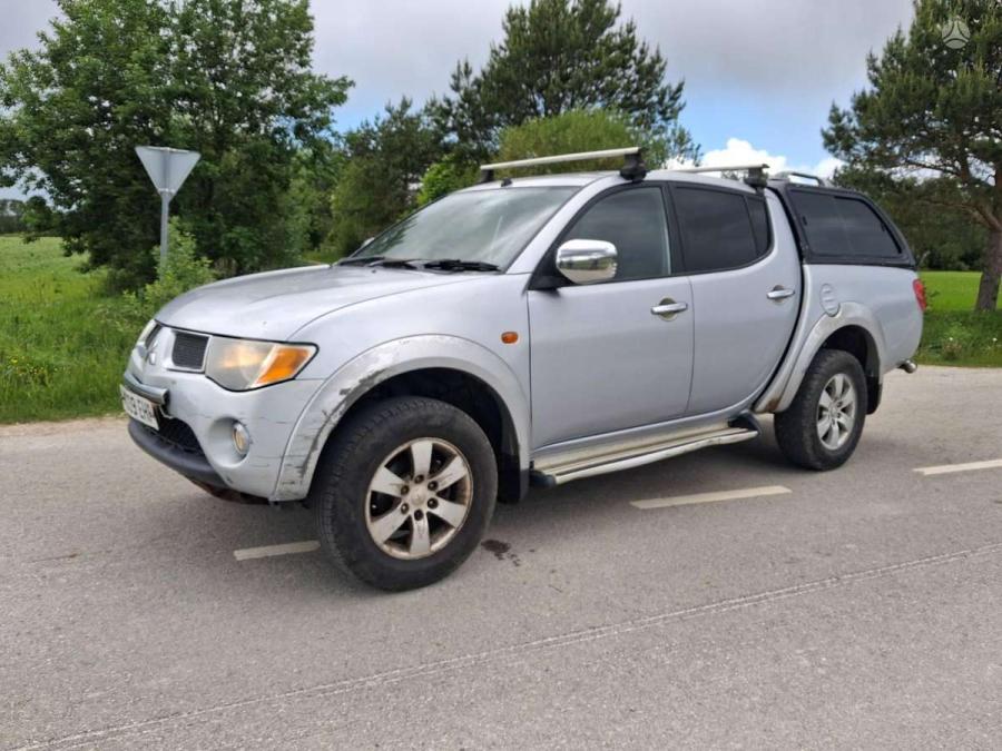 Grey Mitsubishi l-200 2009 in Siauliai, with an engine capacity of 2.48 L and mileage of 191 thousand km for 2700 €, photo 4 on AUTOMOTO.COM.LV