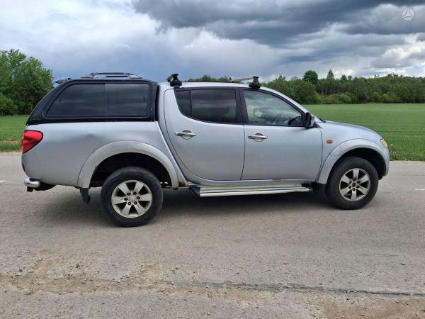 Grey Mitsubishi l-200 2009 in Siauliai, with an engine capacity of 2.48 L and mileage of 191 thousand km for 2700 €, photo 6 on AUTOMOTO.COM.LV