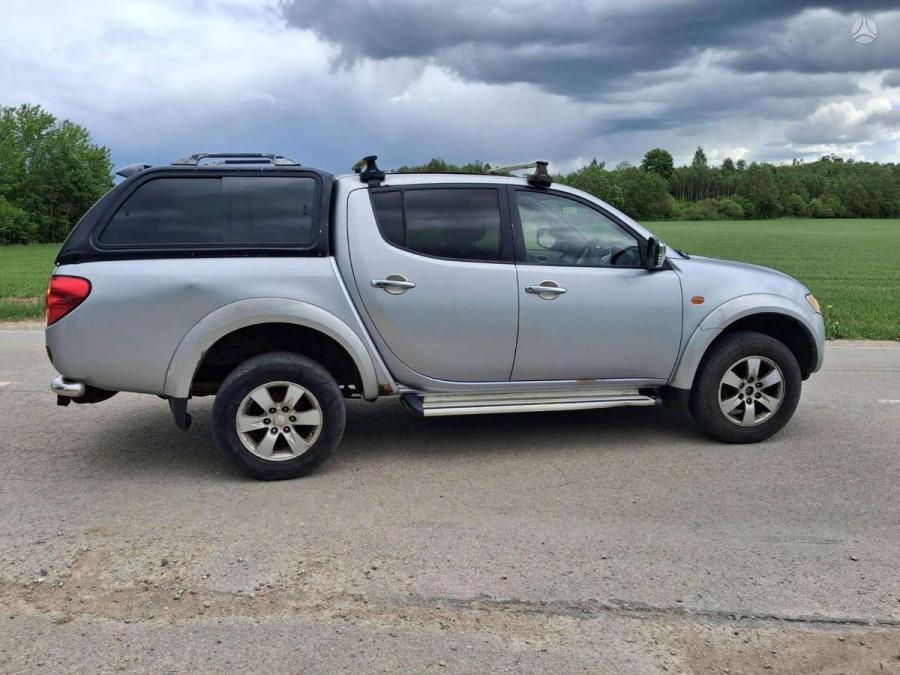 Grey Mitsubishi l-200 2009 in Siauliai, with an engine capacity of 2.48 L and mileage of 191 thousand km for 2700 €, photo 7 on AUTOMOTO.COM.LV