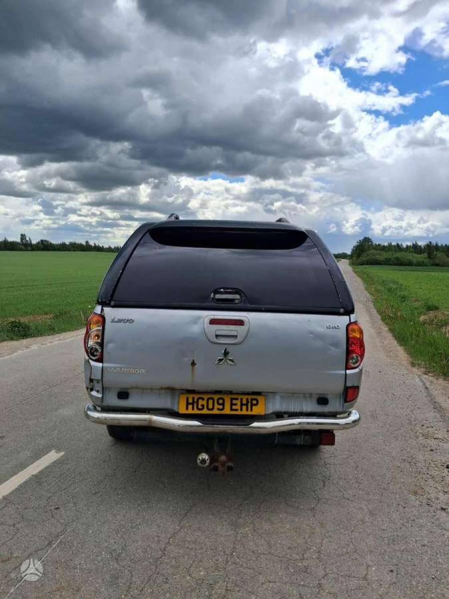 Grey Mitsubishi l-200 2009 in Siauliai, with an engine capacity of 2.48 L and mileage of 191 thousand km for 2700 €, photo 9 on AUTOMOTO.COM.LV