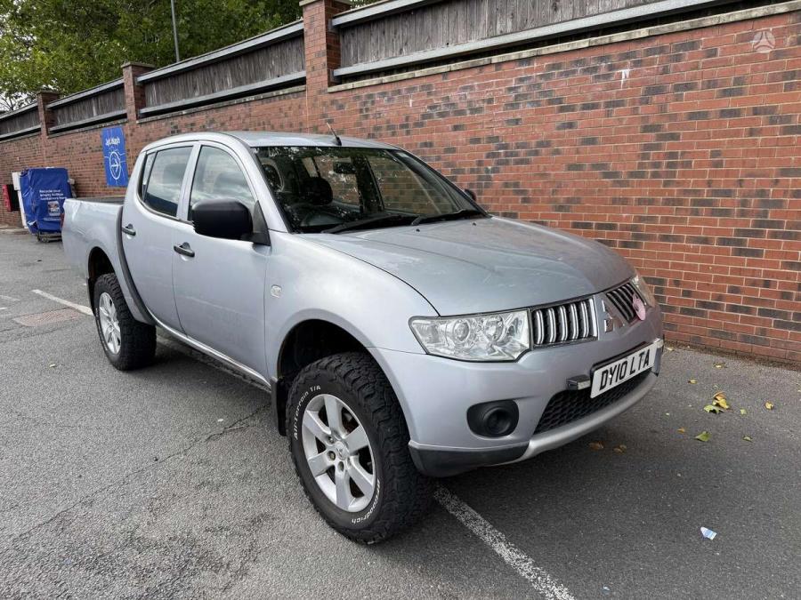 Grey Mitsubishi l-200 2010 in Riga, with an engine capacity of 2.48 L and mileage of 340 thousand km for 4700 €, photo 1 on AUTOMOTO.COM.LV